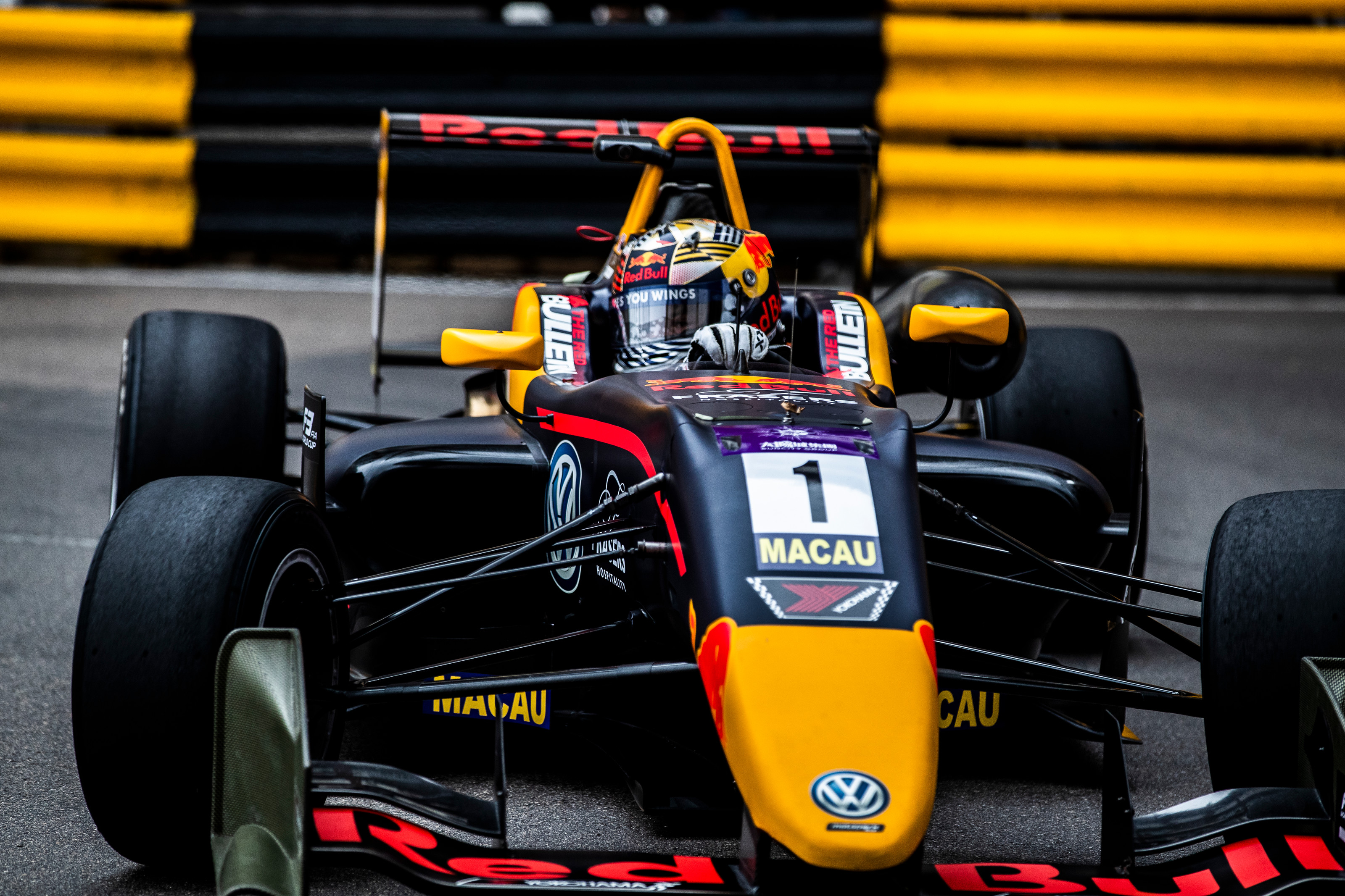 Abu Dhabi F2 - LIVE timings and video! - Dan Ticktum